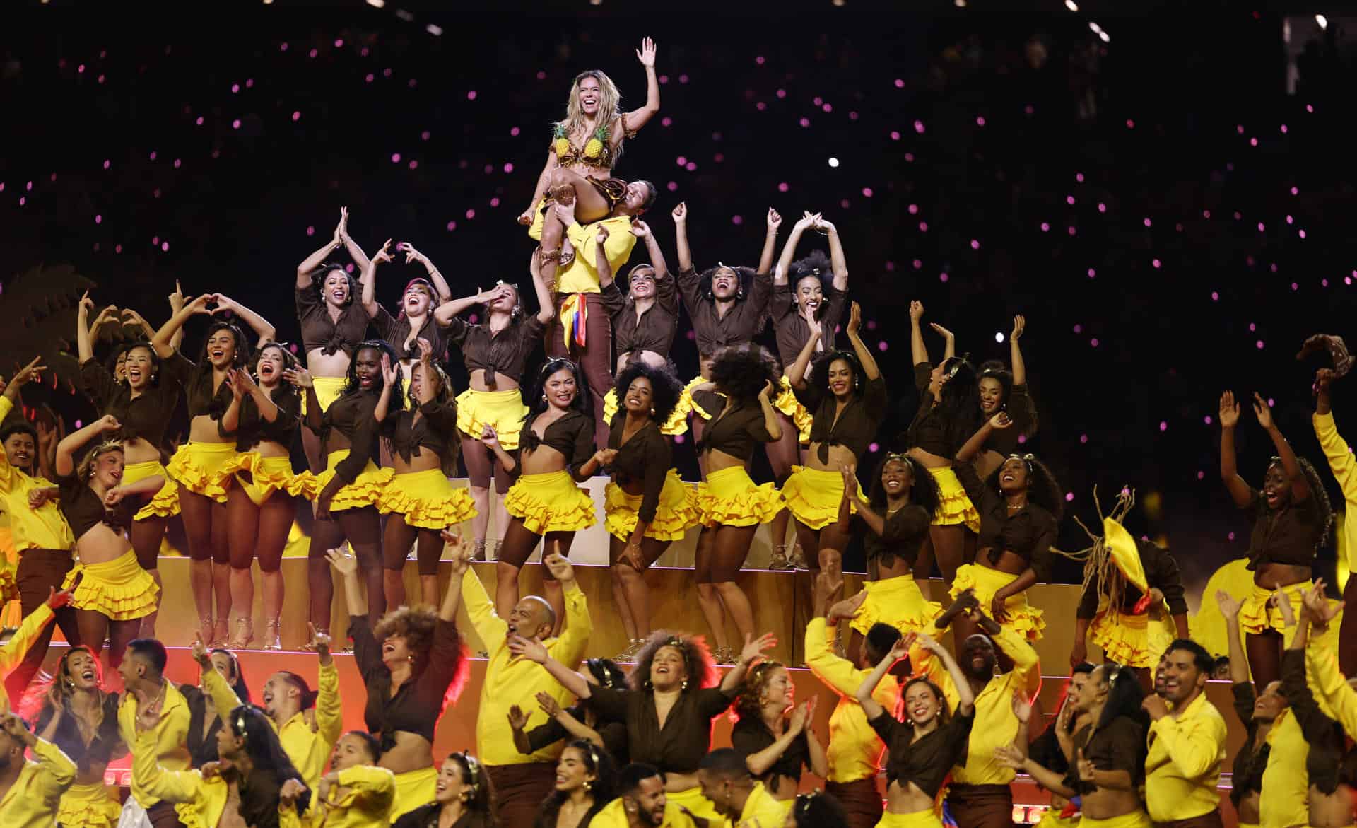 Karol G debutó en la NFL con un show lleno de sabor latino en São Paulo