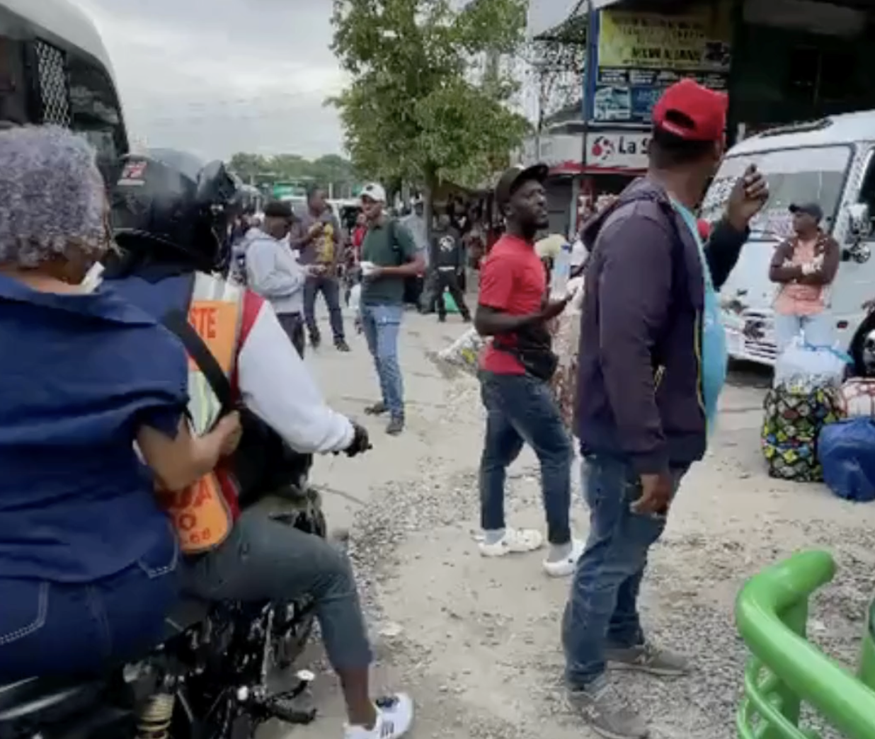Cuidadanos se movilizan desde SD hacia el interior por festividades de ...